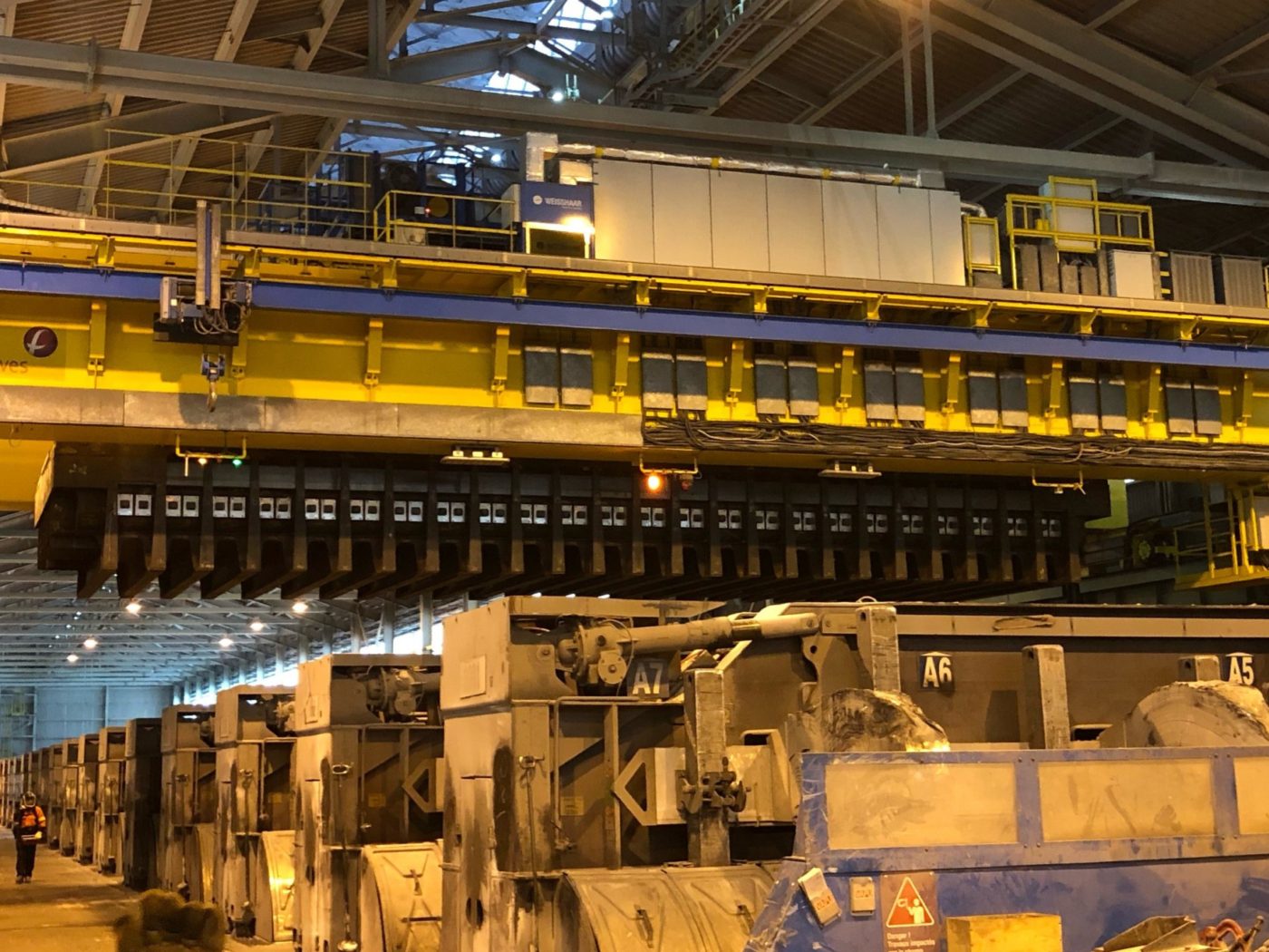 Remplacement des cuves AP60 : un travail d’équipe et une coordination exemplaire — Le Lingot